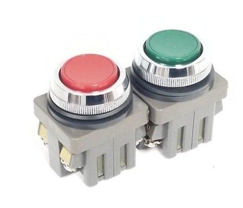 LOT OF 2 IDEC IZUMI 41-10650 PUSH BUTTONS ABN-15420N , AC125V 5A ...