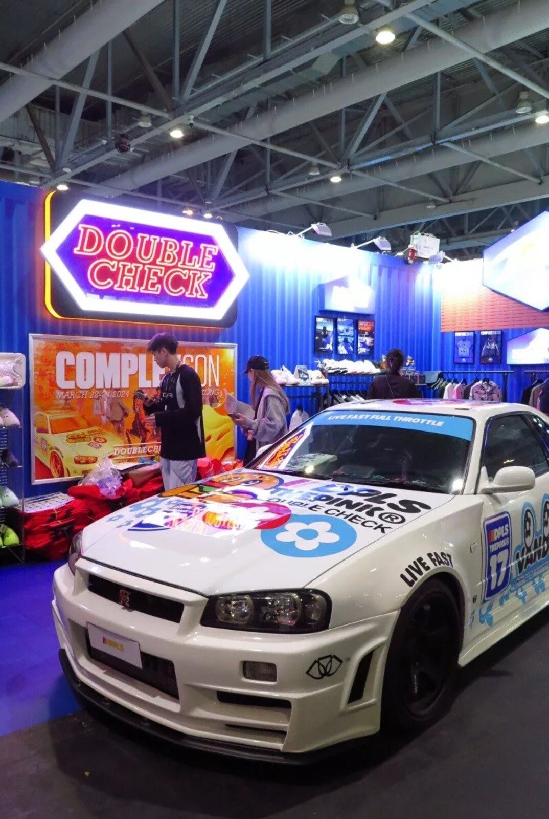 Inno64 1/64 Los Angeles Vandy The Pink Skyline GTR R34 ComplexCon ...