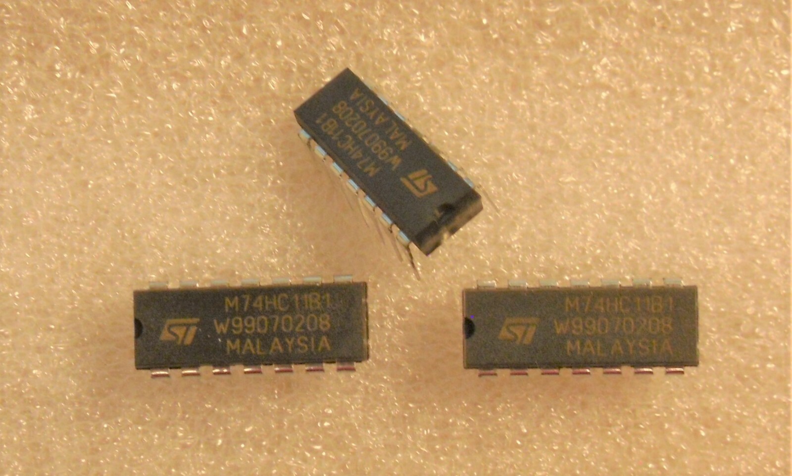 74C, 74HC & 74HCT CMOS Series Logic Gates Thru-Hole - Lots and Single ...