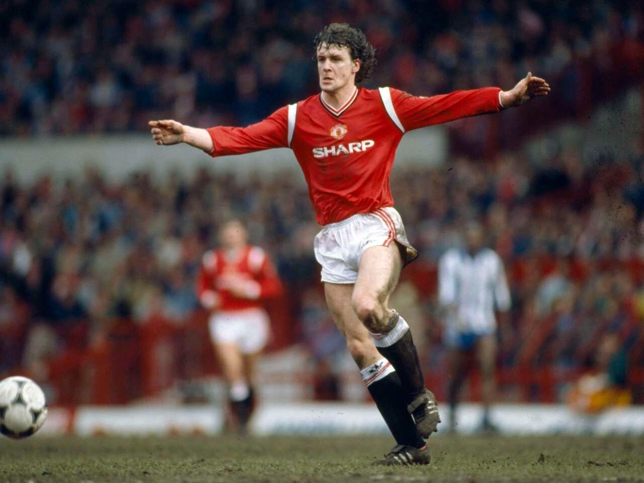 Mark Hughes (Manchester United / Barcelona) signed Adidas Tango ...