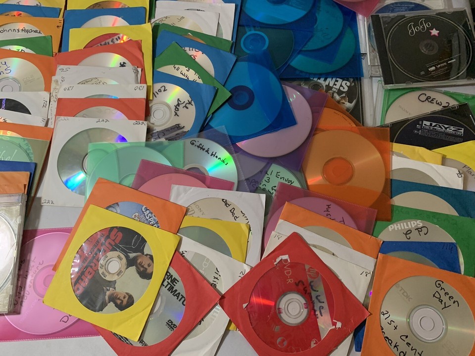 Mixed Lot of 147 Discs HP Invent CD-RW, Sony DVD-R, Maxell CD-R ...