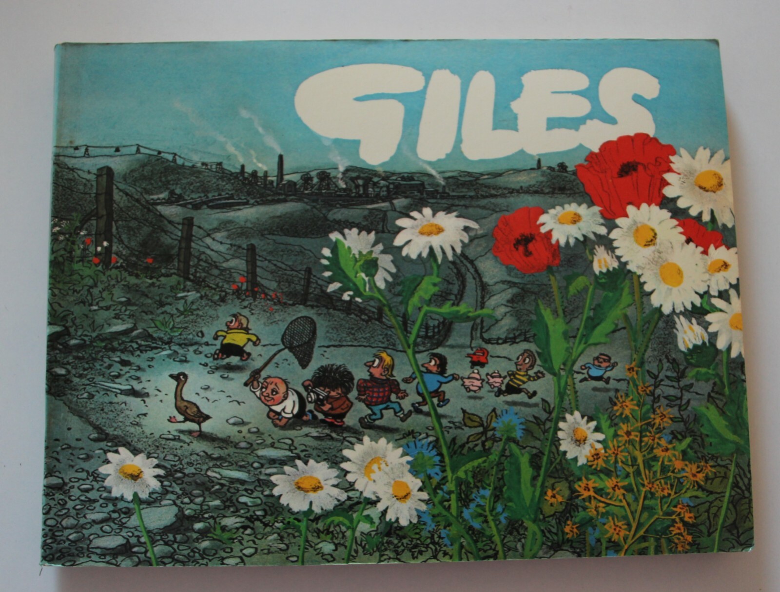 ORIGINAL 25th GILES CARTOON ANNUAL NO 25 1970-71 - intro by Two Ronnies ...
