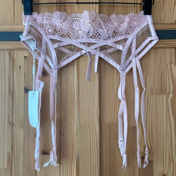 NWT FOR LOVE & LEMONS AIMEE LT PINK FLORAL LACE GARTER BELT W/STOCKING ...