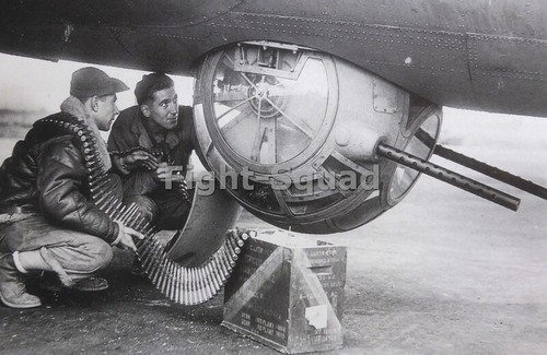 WW2 Picture Photo Crew Load Guns bottom turret of the US B-17 bomber ...