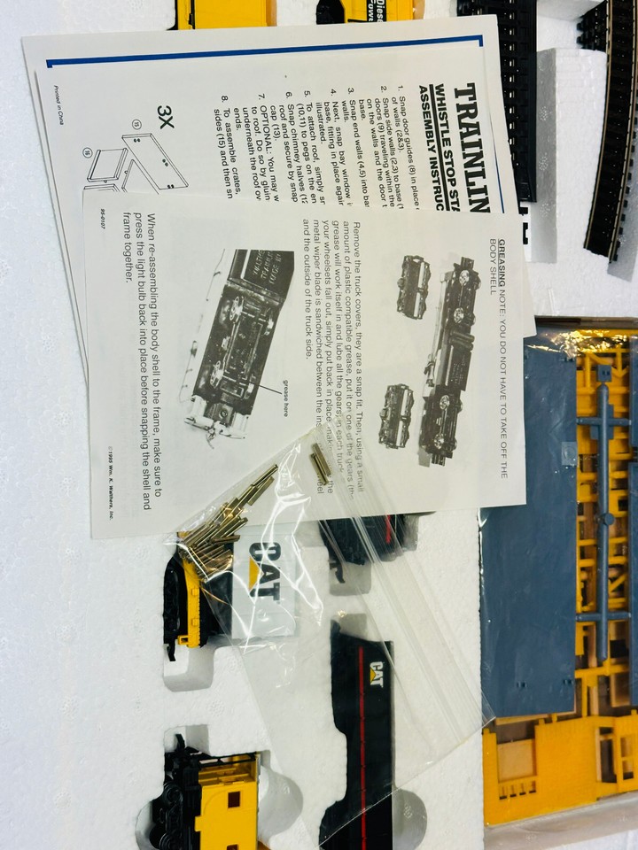WALTHERS TRAINLINE CATERPILLAR DELUXE TRAIN SET HO SCALE CAT 1995 ...