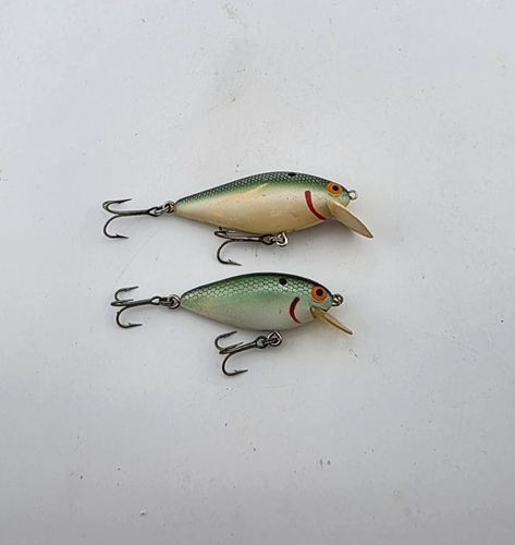 (2) Vintage Bomber Speed Shad Crankbait Screwtail Fishing Lures Lot of ...