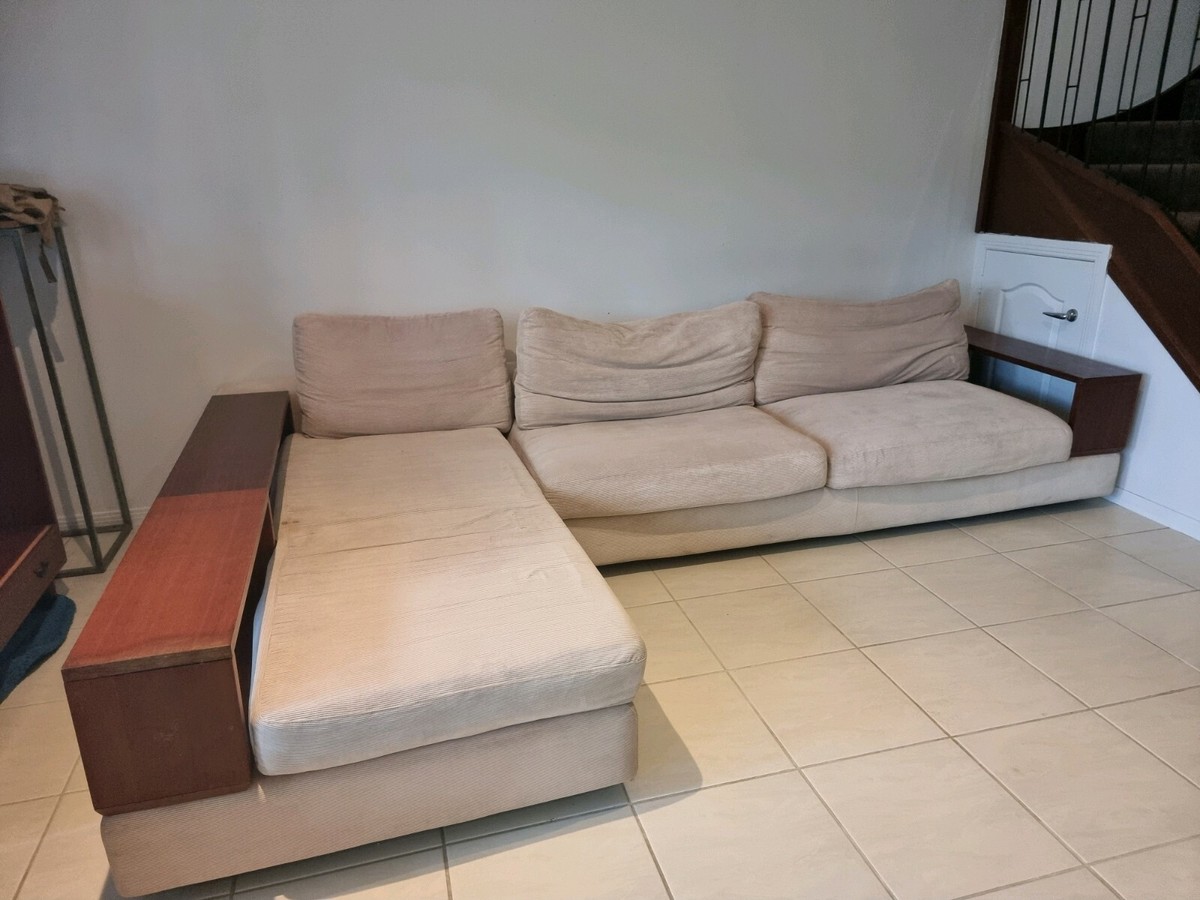 Jasper Sofa With Chaise | Baci Living Room