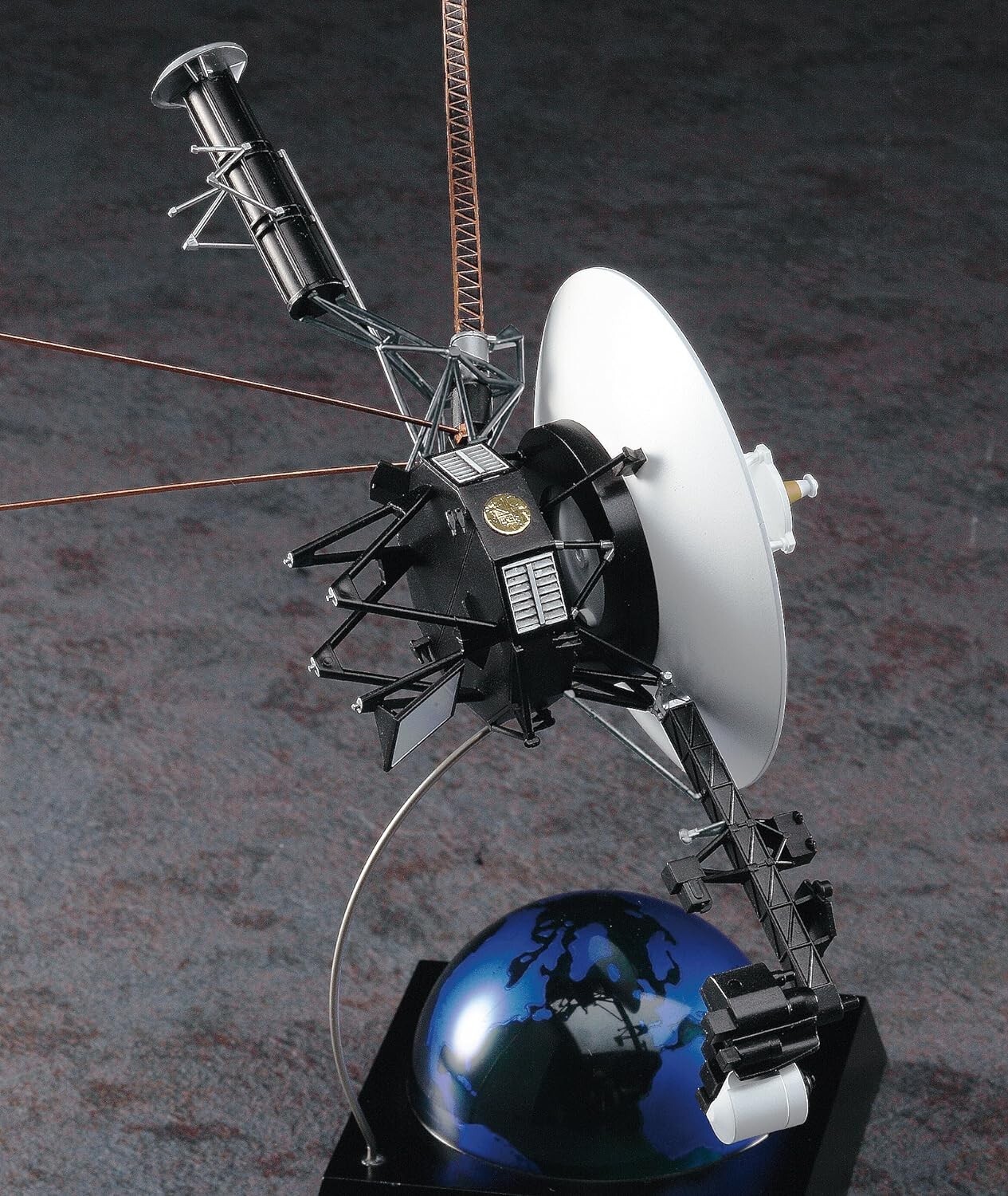 Hasegawa NASA Unmanned Space Probe VOYAGER 1/48 Scale Plastic Model Kit ...