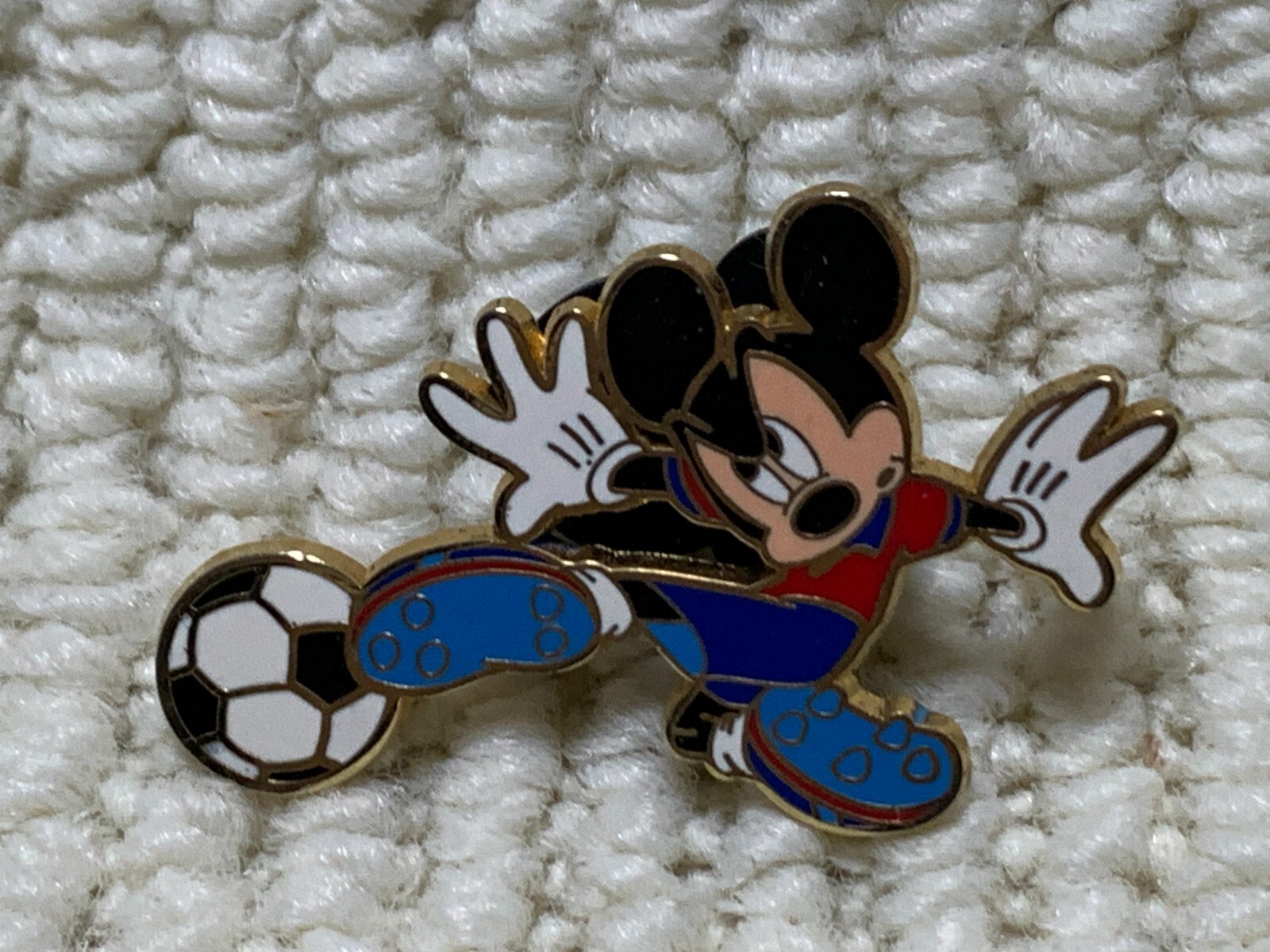 Disney Pin Trading Disneyland Mickey Soccer Football All American ...