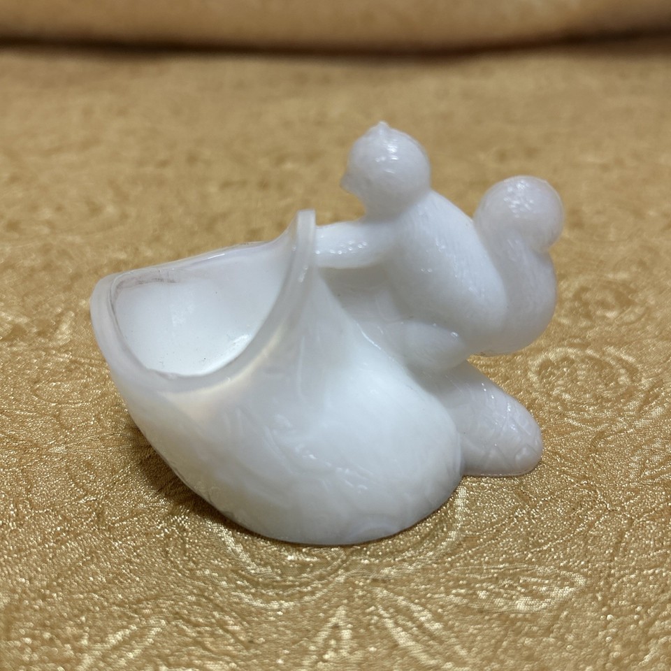 White Milk Glass Squirrel-on-Stump Open Salt Dip, Cellar, Dish Hard to ...