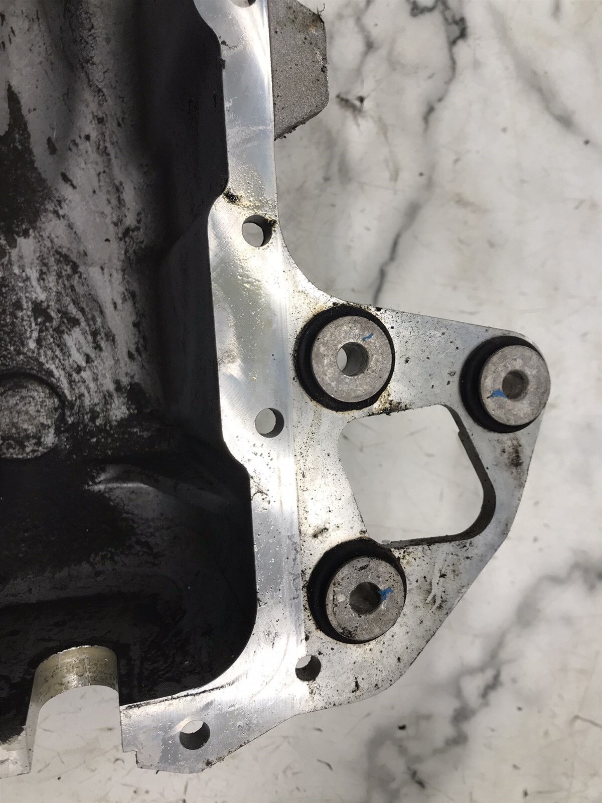 02 Mercury M2 240 Hp EFI V6 Jet Boat Engine oil pan cover housing case ...