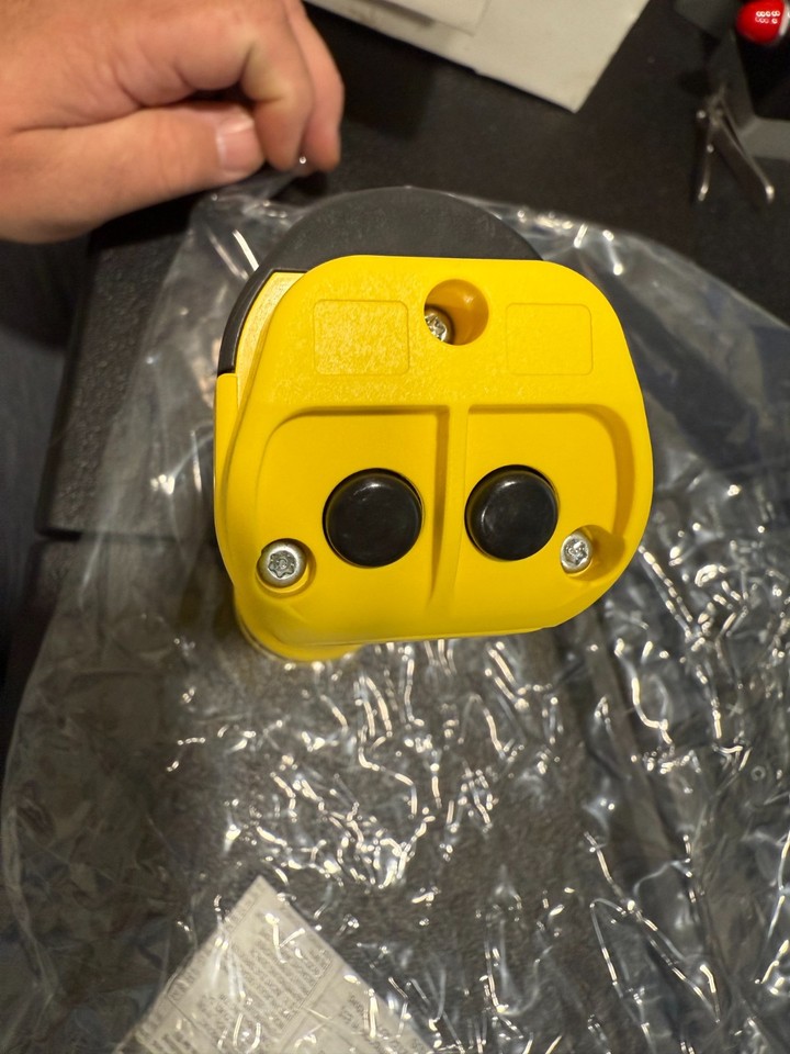 NEW!! OMRON ENABLING SWITCH DEVICE A4EG-BM2B041 FREE SHIPPING USPS. | eBay