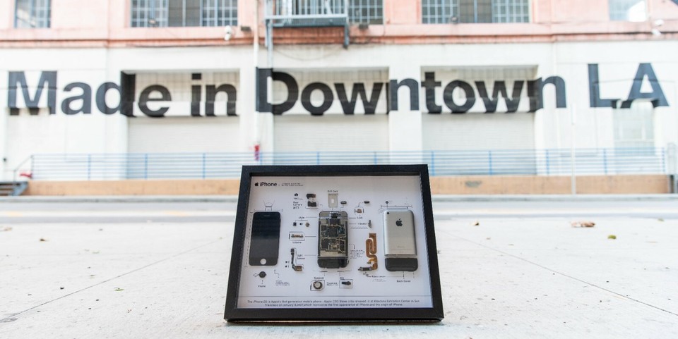 Disassembled iPhone 1st Gen Teardown With Frame, Deconstructed iPhone 1 ...