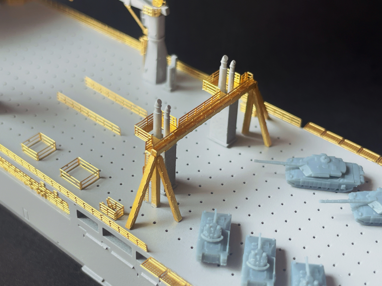 EV resin kit 1/700 S101 Royal Navy Dock Landing Ship L3008 RFA Mounts ...