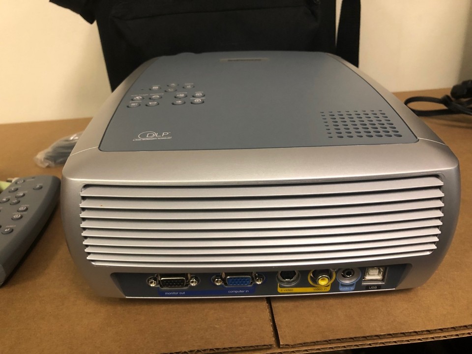 INFOCUS X1 DLP Multimedia Projector HDTV Home Theater Office Bundle Set ...