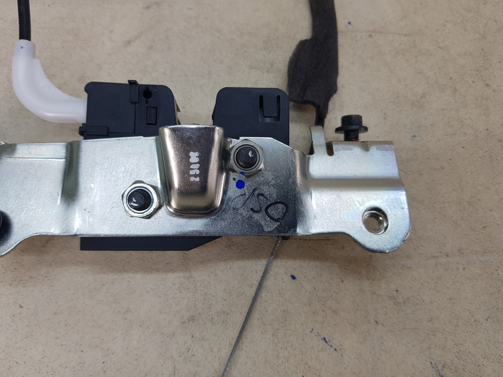 VOLVO S60 P3 MK2 10-18 REAR DRIVER RIGHT SEAT RETAINING BACK REST LOCK ...