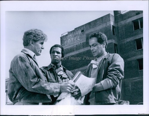 1981 Photo Robert Stack Dorian Harewood In Strike Force Premiere ...