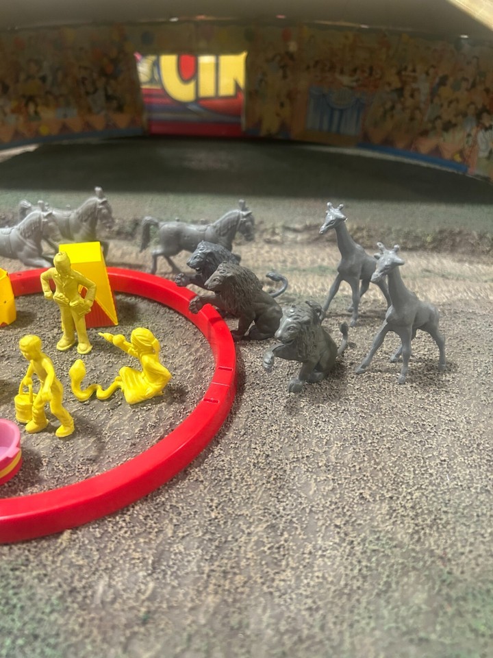 Marx Circus Figures , 5 individuals, 5 plastic pieces , and 11 animals ...