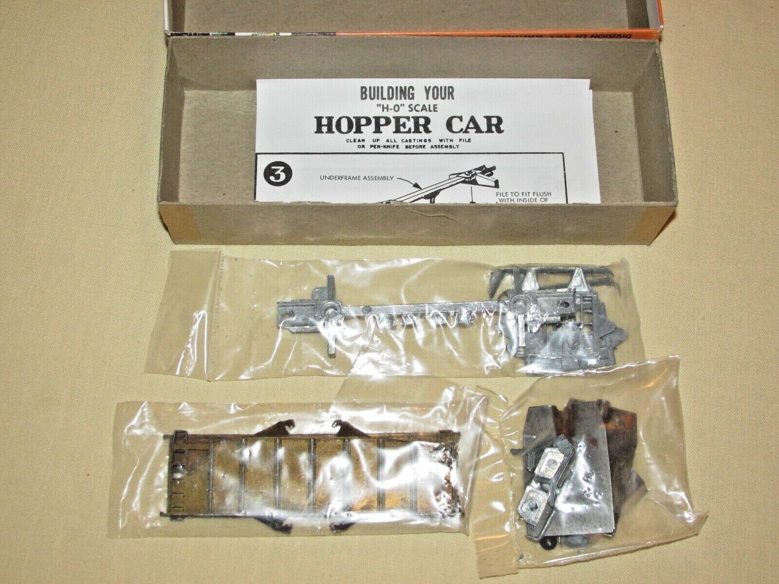 Ulrich~HO Scale~HOPPER 32' STD TWIN FLT END w/o trucks~#931-191~Opened ...
