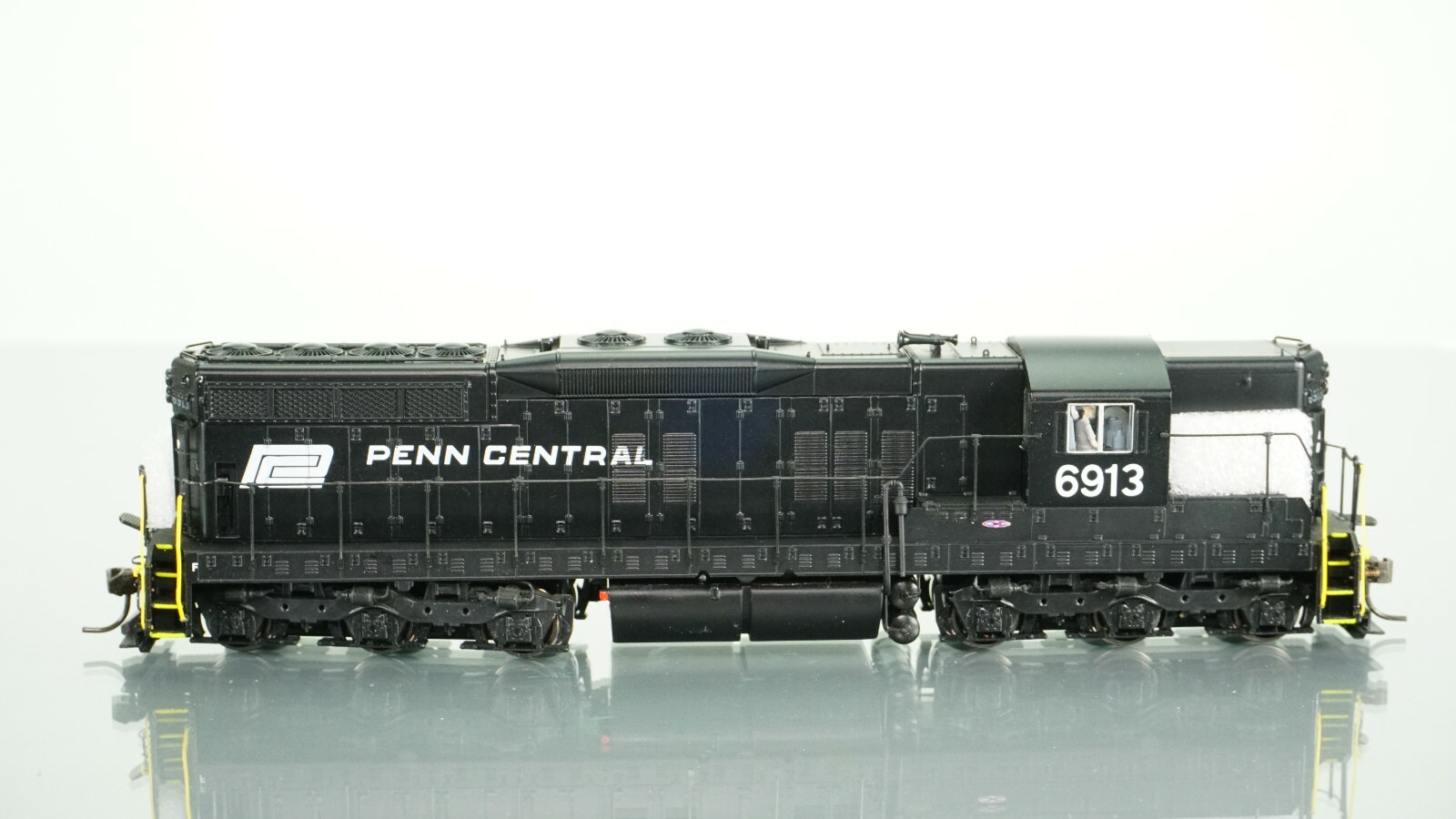 Broadway Limited Blueline SD9 Penn Central 6913 DC Sound/DCC Ready HO ...