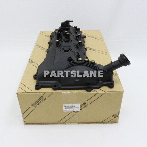 Toyota Land Cruiser 1VDFTV 1VDFTV 4.5L OEM Cylinder Head Valve Cover ...