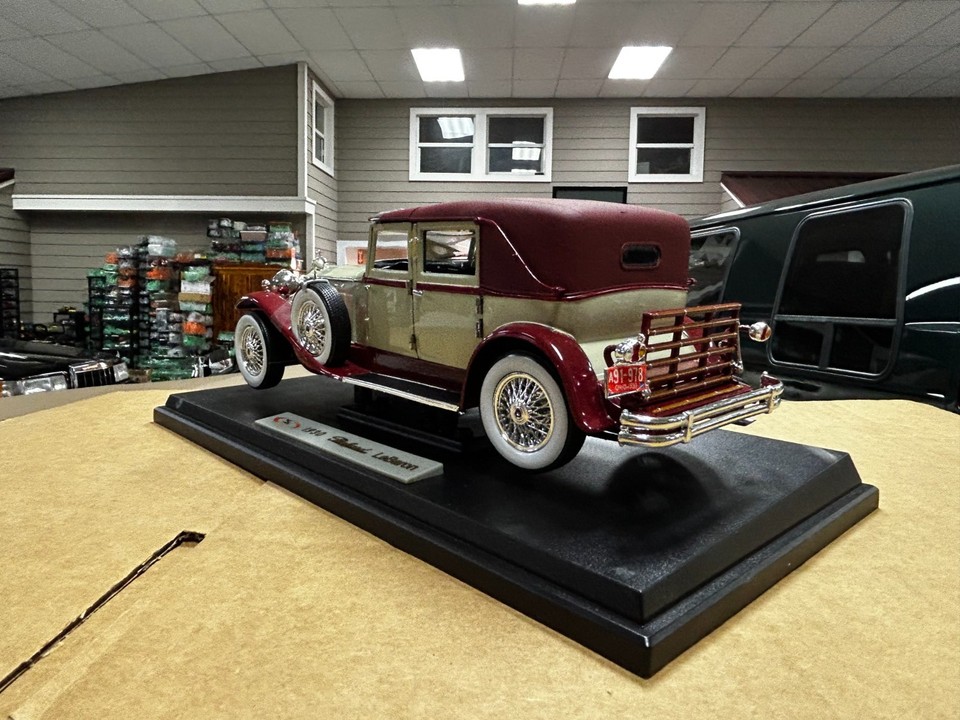 Signature Models 1930 Packard LeBaron 1:18 Scale Metal Die Cast Model W ...