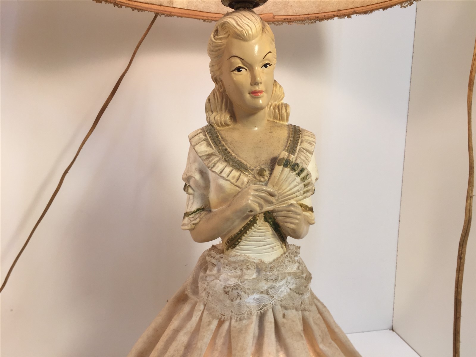 (1) Vintage Lamp - Woman With Fan and White Dress Lighted Base Ceramic ...
