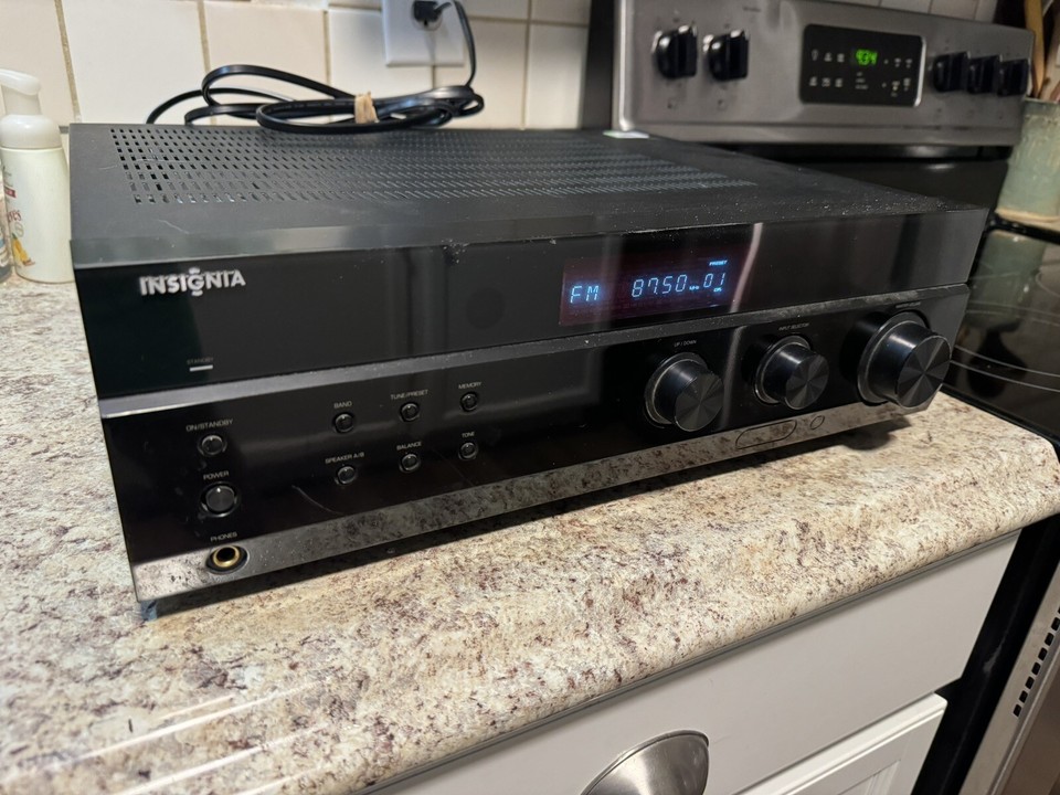 Insignia NS-R2001 2 Channel Stereo 200 Watts Receiver AM/FM Phono ...