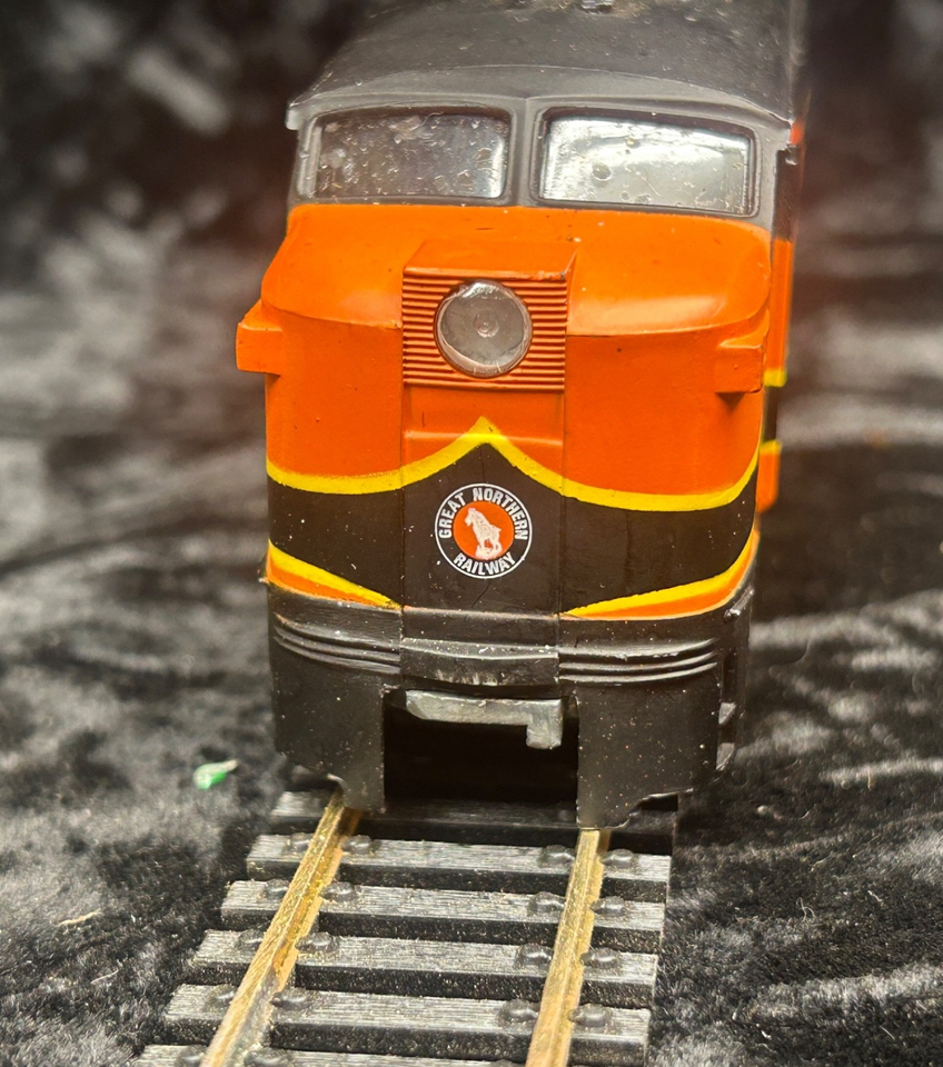 Lionel HO Gauge Great Northern FA-1 Powered Diesel T-12002 Locomotive ...