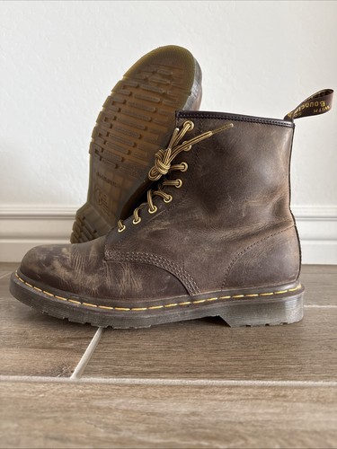 Dr. Martens THE ORIGINAL Unisex 1460 Crazy Horse Leather 8 Eye Boot ...