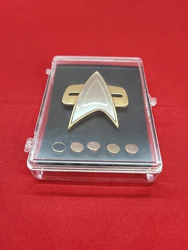Star Trek Voyager / Deep Space 9 Metal Communicator Pin & Rank Pip Set ...