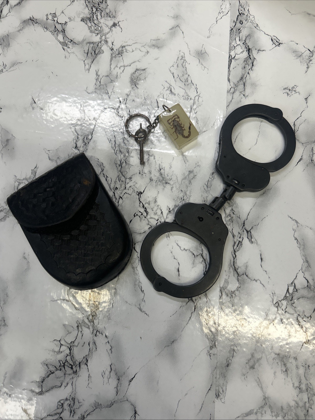 Safariland 90V Leather Handcuff Case + Handcuffs & Key Military Police ...