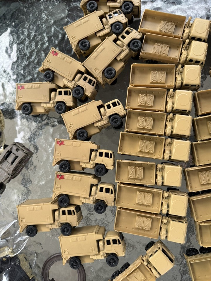 33 PCs maisto 5 ton 6x6 military truck 2.5 4x4 GI Joe Wargaming Unit ...