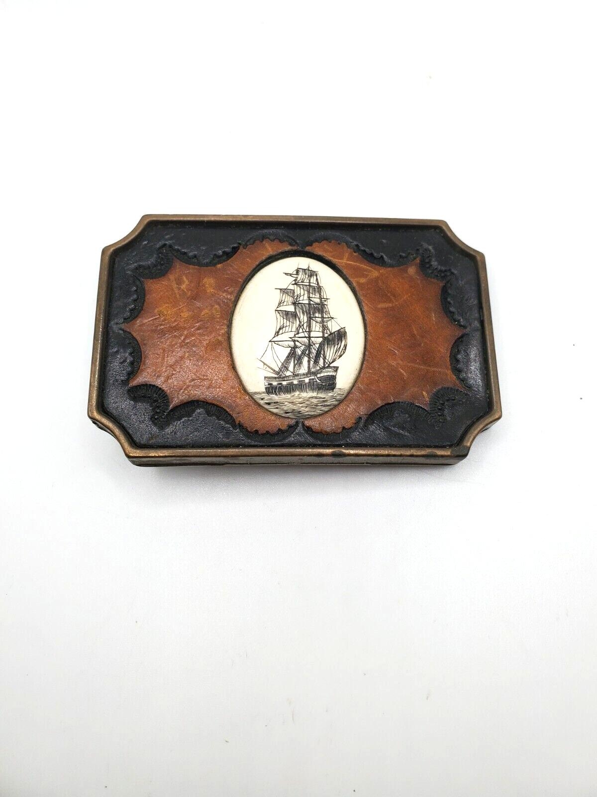 VINTAGE SAIL SHIP SCRIMSHAW CARVING BELT BUCKLE NAUTICAL LEATHER BRASS ...