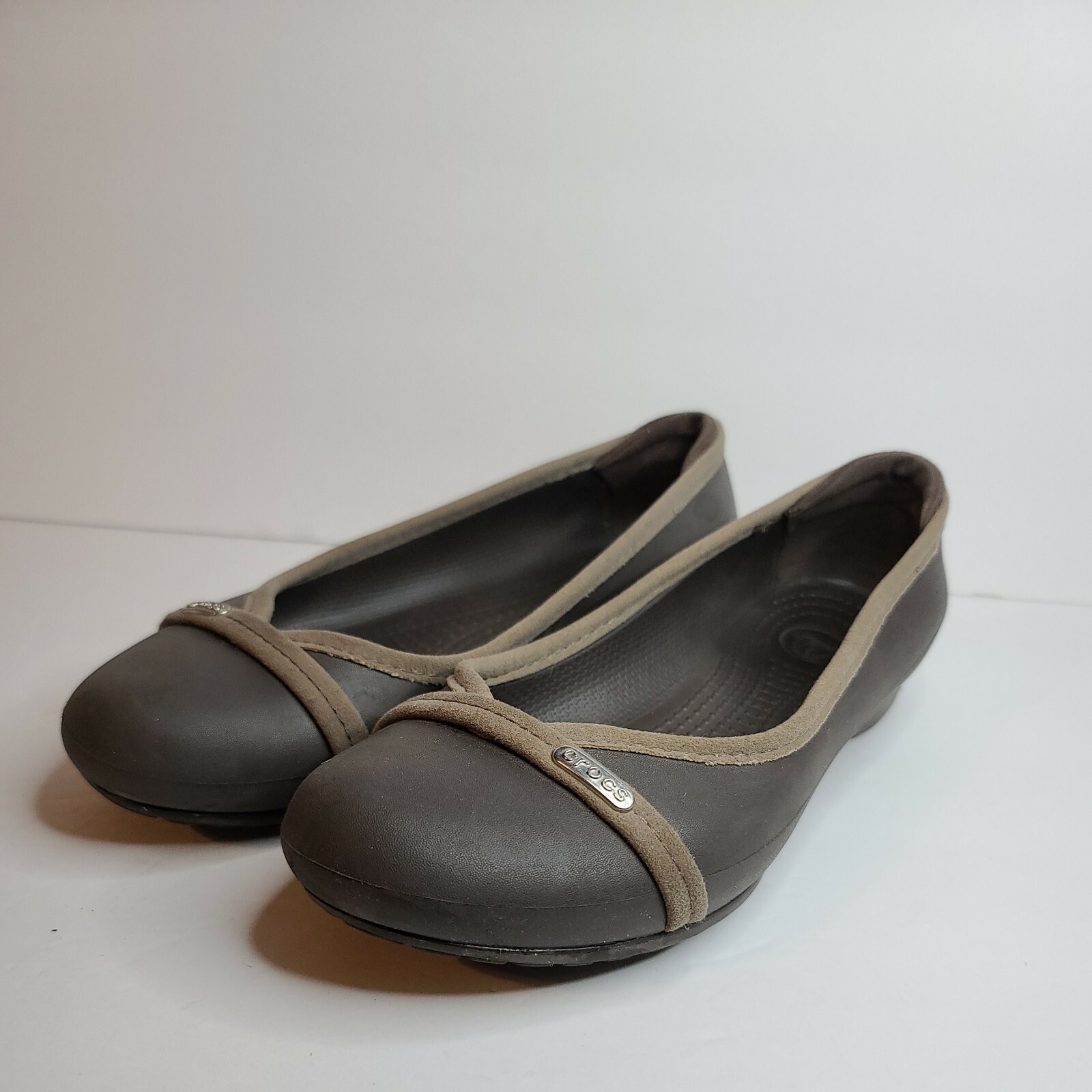 Crocs Brown Enclosed Toe Kaela Slip Resistant Flats - Gem