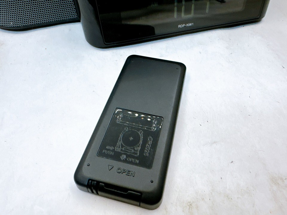 Sony RDP-NW1 WM-Port Speaker Dock with Alarm Clock & Walkman Used ...