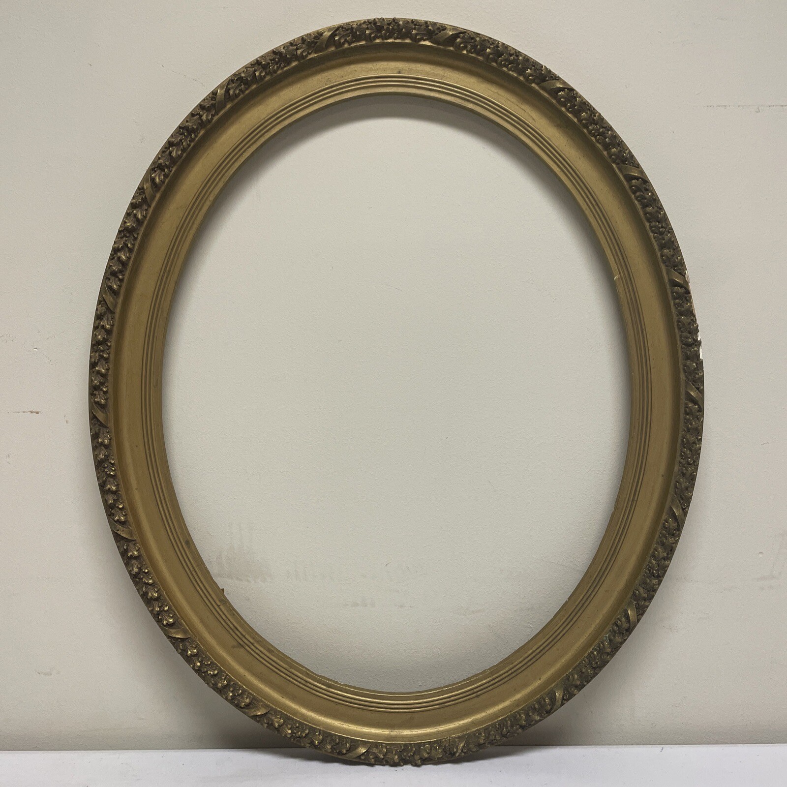 RARE: Antique Oval Gold Gilt Ornate Wooden Picture Frame 24.75”x19.5”x1 ...