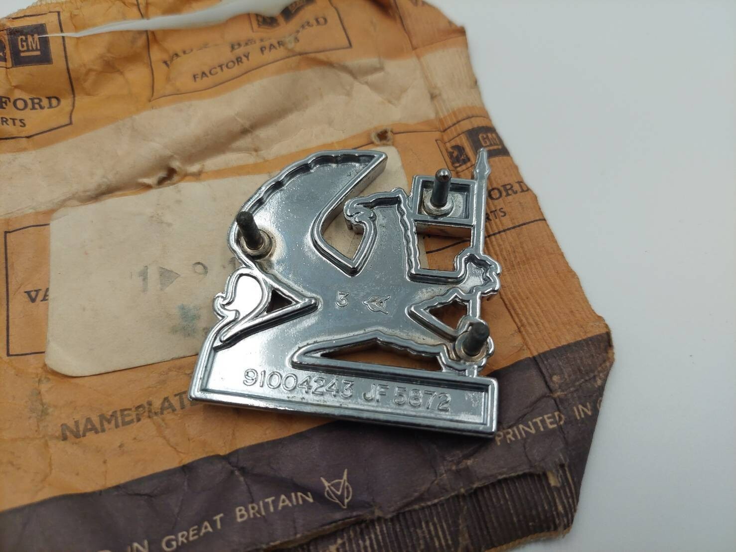 VAUXHALL 1984 GRIFFIN METAL FRONT BADGE EMBLEM VINTAGE CAR NOS | eBay