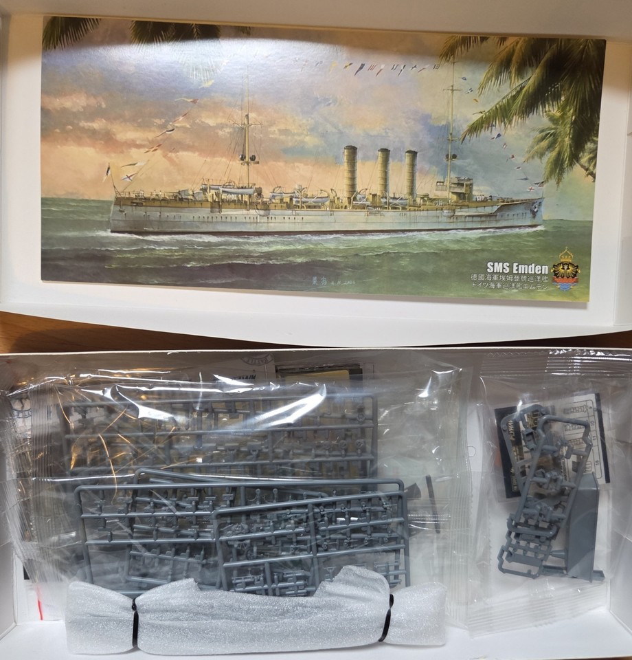 SMS Emden WW1 German Cruiser Deluxe Edition FlyHawk Model No. FH1306S 1 ...
