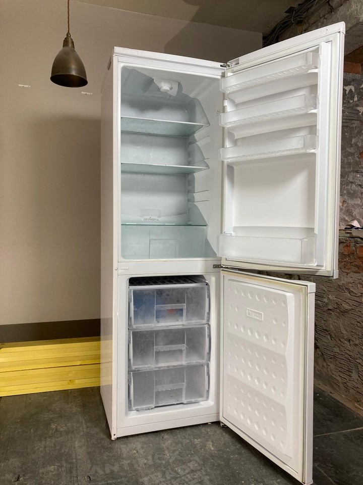 REDUCED Entire Howden kitchen including base & wall units, appliances ...