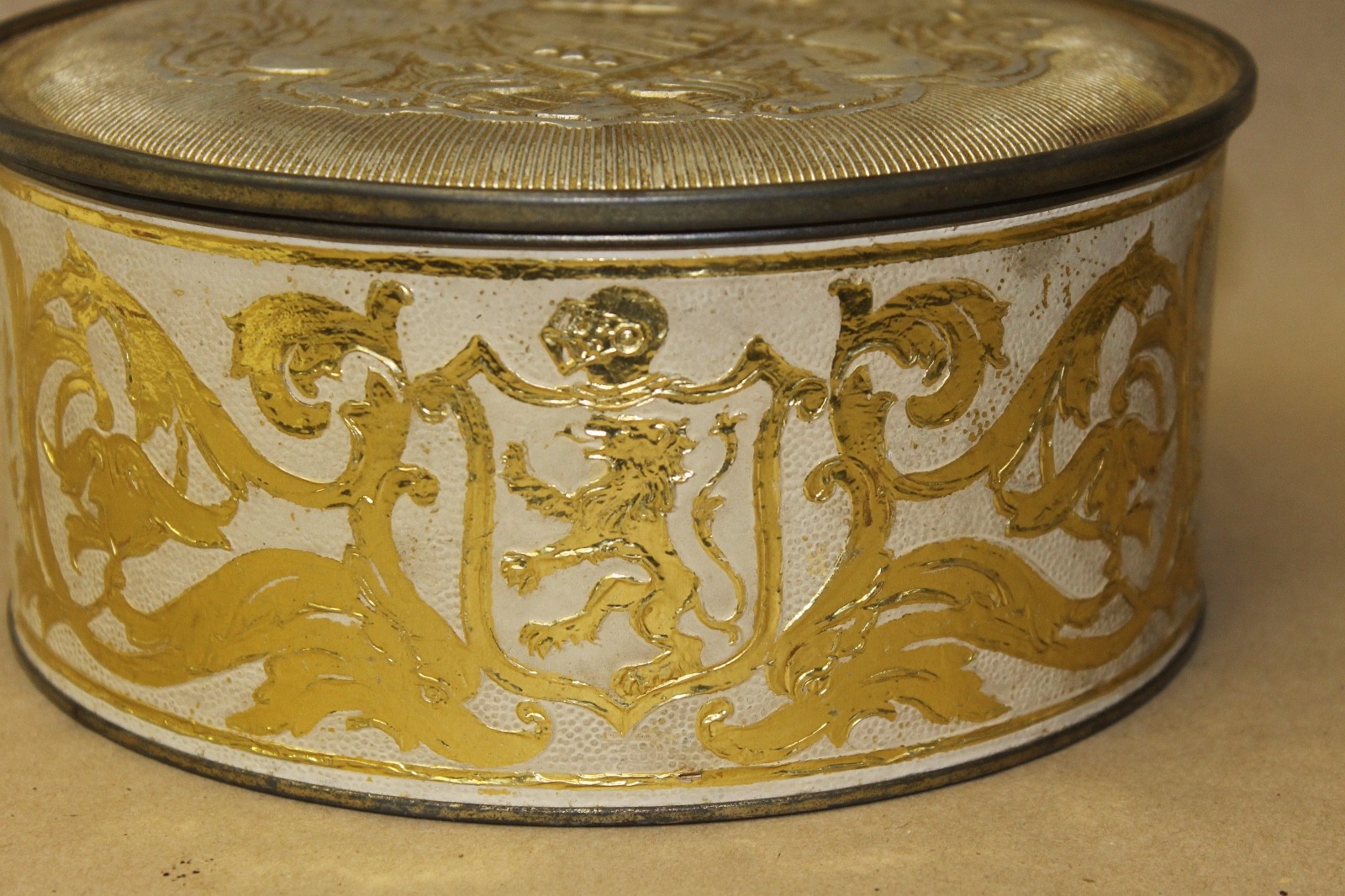 Vintage Guildcraft Ornate Embossed LION KNIGHT Gold Tin Container New ...