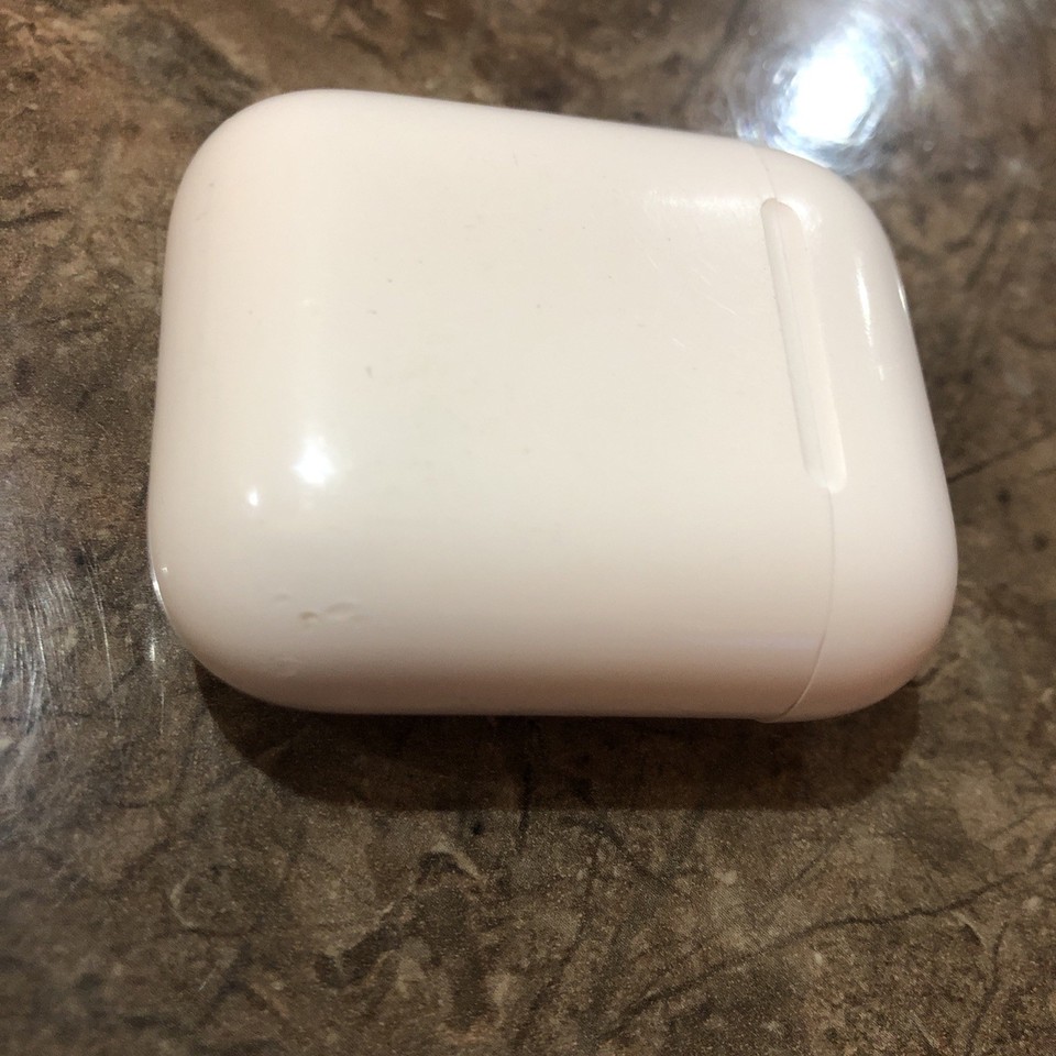 Apple AirPods 1st Generation with Charging Case White Earbuds No Cable ...