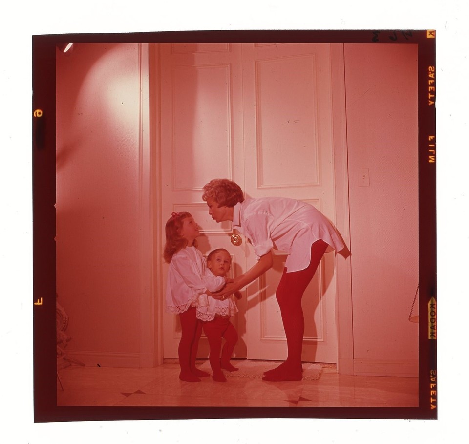 CGE4-942 ACTRESS JANET LEIGH & KIDS JAMES LEE CURTIS ORIGINAL 2-1/4 ...