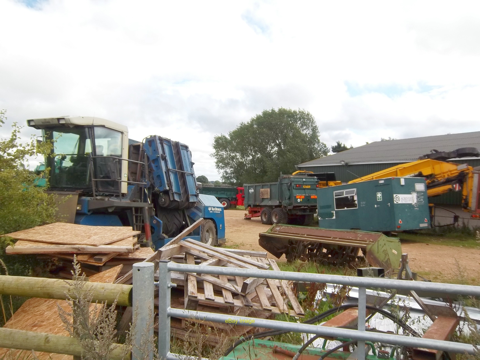 Photo 6x4 Showell Farm [2] Dunthrop The farmyard contains an inordinate ...