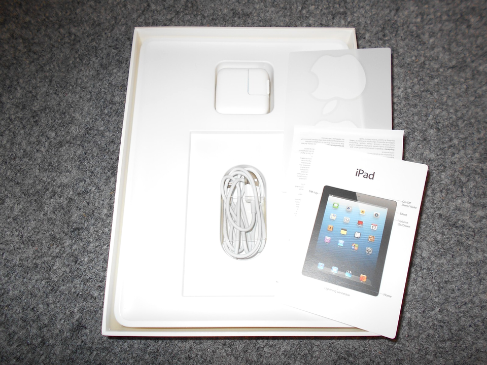 APPLE IPAD A1460 16GB 4TH GEN MINT! IPAD IN ORIGINAL BOX W/ACCESSORIES ...