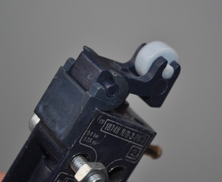 Festo Roller Lever Valve / Switch 10748 R/O-3-PK-3 | eBay