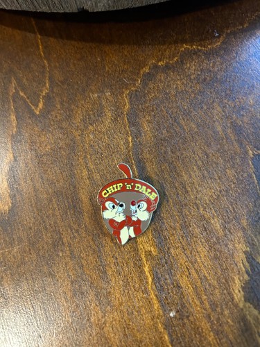 Disney Pin #3839-Chip & Dale Inside Acorn Shell Facing Each Other w ...