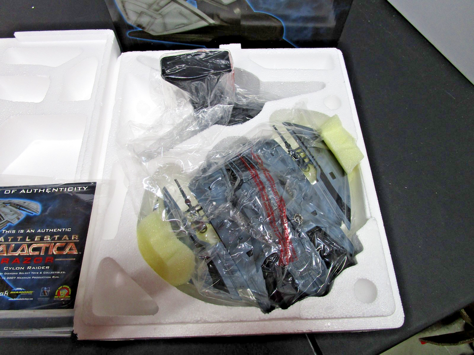 GENTLE GIANT BATTLESTAR GALACTICA RAZOR CYLON RAIDER STATUE DIAMOND ...