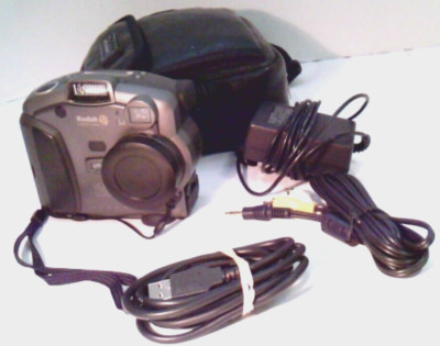 Kodak~Digital Science~DC260~Zoom Camera~Mega Pixel~Conductor Bag~Cables ...