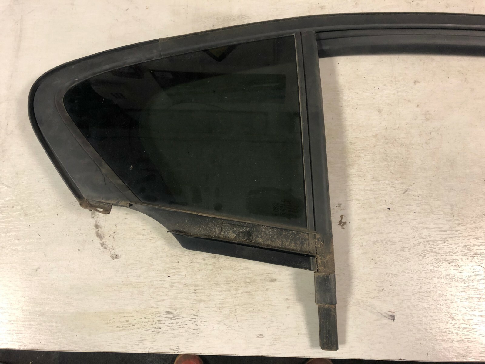 Ford focus window HATCH driver rear door quarter glass with NO CHROME ...